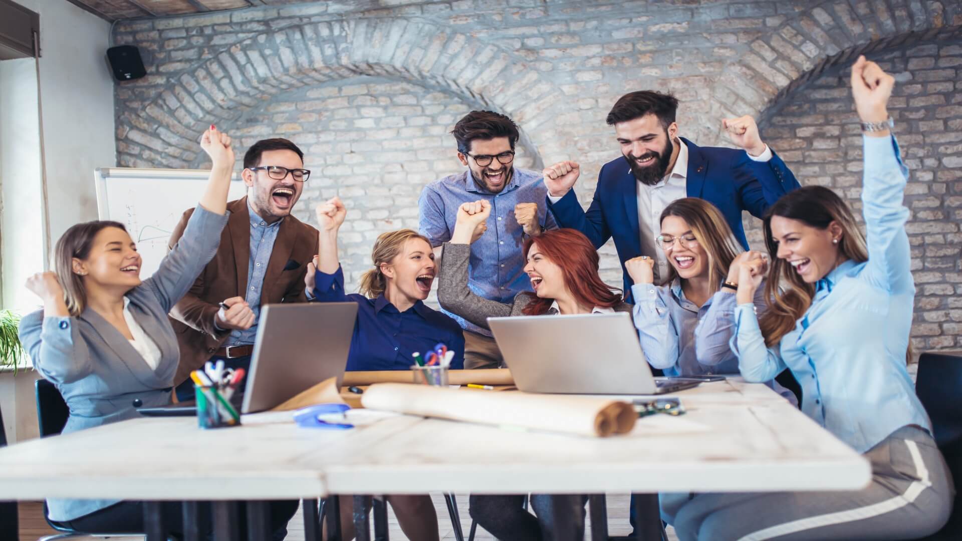 CE-hO-ho-ho! 6 Meaningful Christmas Gifts CEOs Can Give to Employees ...